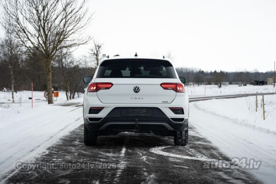 White Volkswagen T-Roc 2022 in Haapsalu, with an engine capacity of 2.00 L and mileage of 230 thousand km for 17499 €, photo 4 on AUTOMOTO.COM.LV
