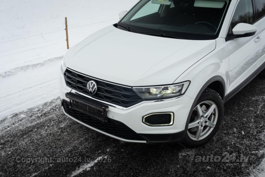 White Volkswagen T-Roc 2022 in Haapsalu, with an engine capacity of 2.00 L and mileage of 230 thousand km for 17499 €, photo 7 on AUTOMOTO.COM.LV