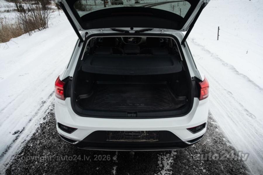 White Volkswagen T-Roc 2022 in Haapsalu, with an engine capacity of 2.00 L and mileage of 230 thousand km for 17499 €, photo 8 on AUTOMOTO.COM.LV