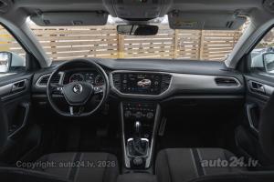 White Volkswagen T-Roc 2022 in Haapsalu, with an engine capacity of 2.00 L and mileage of 230 thousand km for 17499 €, photo 10 on AUTOMOTO.COM.LV
