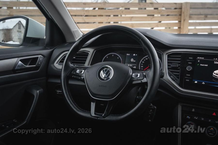 White Volkswagen T-Roc 2022 in Haapsalu, with an engine capacity of 2.00 L and mileage of 230 thousand km for 17499 €, photo 11 on AUTOMOTO.COM.LV