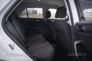 White Volkswagen T-Roc 2022 in Haapsalu, with an engine capacity of 2.00 L and mileage of 230 thousand km for 17499 €, photo 15 on AUTOMOTO.COM.LV
