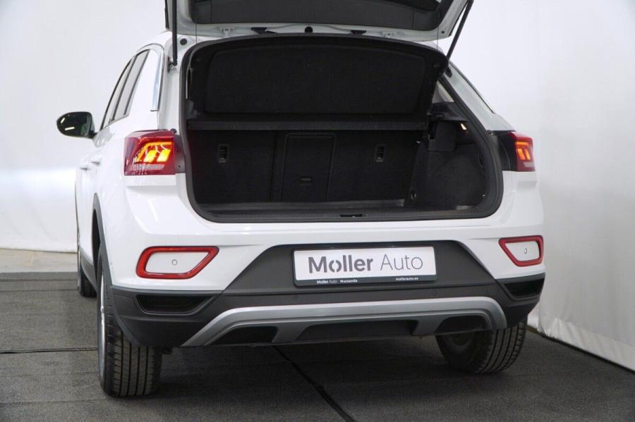 White Volkswagen T-Roc 2022 in Tallinn, with an engine capacity of 1.50 L and mileage of 97 thousand km for 20000 €, photo 10 on AUTOMOTO.COM.LV