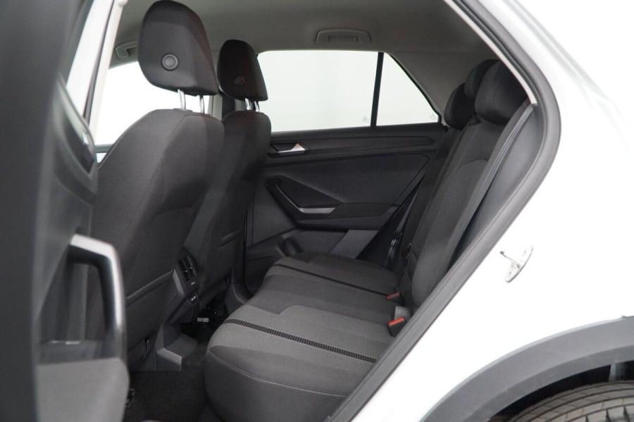 White Volkswagen T-Roc 2022 in Tallinn, with an engine capacity of 1.50 L and mileage of 97 thousand km for 20000 €, photo 12 on AUTOMOTO.COM.LV