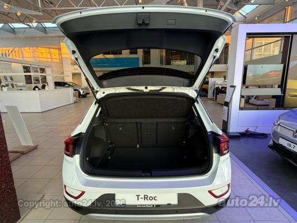 White Volkswagen T-Roc 2026 in Tartu, with an engine capacity of 1.50 L and mileage of 1 thousand km for 25680 €, photo 9 on AUTOMOTO.COM.LV
