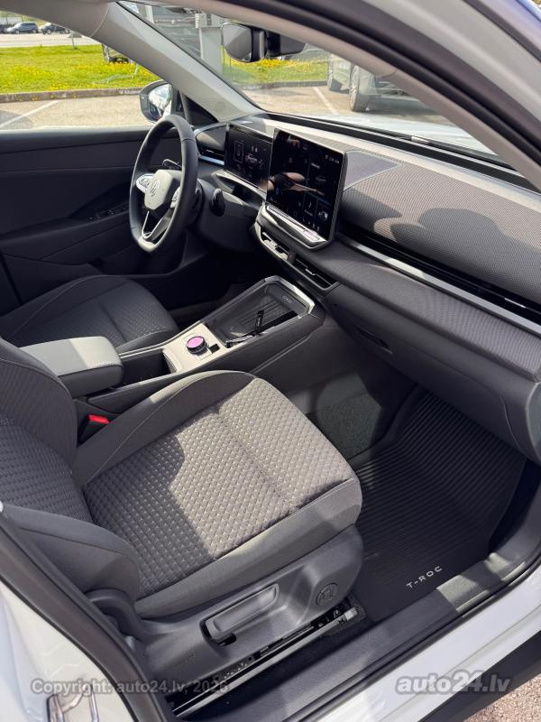 Balts Volkswagen T-Roc 2026 Viljandi, ar dzinēja tilpumu 1.50 L un nobraukumu 10 tūkst. km par 29111 €, foto 5 vietnē AUTOMOTO.COM.LV