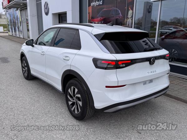 White Volkswagen T-Roc 2026 in Viljandi, with an engine capacity of 1.50 L and mileage of 10 thousand km for 28650 €, photo 3 on AUTOMOTO.COM.LV