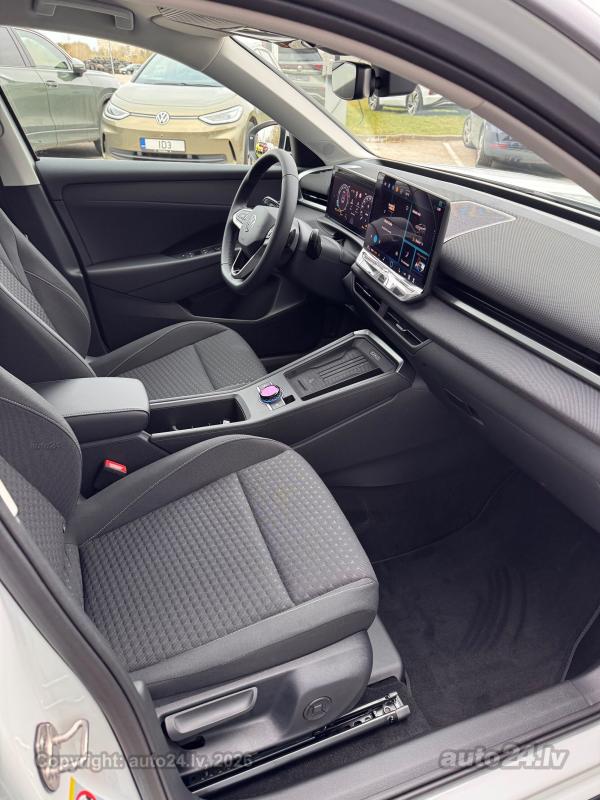 White Volkswagen T-Roc 2026 in Viljandi, with an engine capacity of 1.50 L and mileage of 10 thousand km for 28650 €, photo 8 on AUTOMOTO.COM.LV