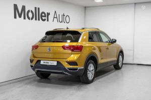 Yellow Volkswagen T-Roc 2019 in Vilnius, with an engine capacity of 1.50 L and mileage of 149 thousand km for 15700 €, photo 4 on AUTOMOTO.COM.LV