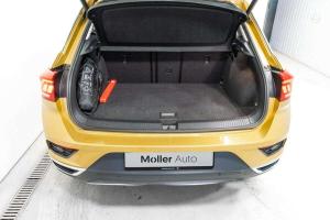 Yellow Volkswagen T-Roc 2019 in Vilnius, with an engine capacity of 1.50 L and mileage of 149 thousand km for 15700 €, photo 18 on AUTOMOTO.COM.LV