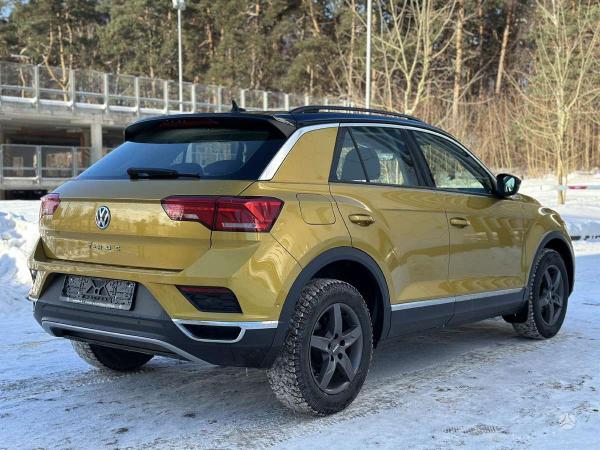 Yellow Volkswagen T-Roc 2019 in Vilnius, with an engine capacity of 1.50 L and mileage of 89 thousand km for 19990 €, photo 4 on AUTOMOTO.COM.LV