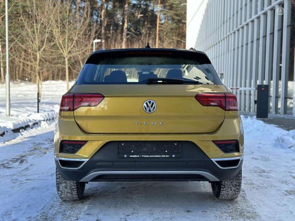 Yellow Volkswagen T-Roc 2019 in Vilnius, with an engine capacity of 1.50 L and mileage of 89 thousand km for 18999 €, photo 5 on AUTOMOTO.COM.LV
