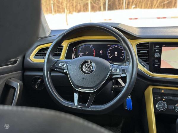Yellow Volkswagen T-Roc 2019 in Vilnius, with an engine capacity of 1.50 L and mileage of 89 thousand km for 18999 €, photo 9 on AUTOMOTO.COM.LV