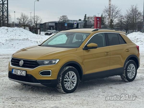 Yellow Volkswagen T-Roc 2019 in Tallinn, with an engine capacity of 2.00 L and mileage of 136 thousand km for 16900 €, photo 1 on AUTOMOTO.COM.LV