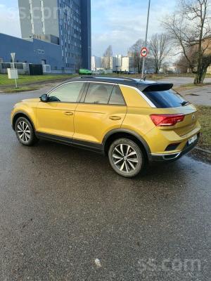 Dzeltens Volkswagen T-Roc 2019 Rīga, ar dzinēja tilpumu 2.00 L un nobraukumu 76 tūkst. km par 17000 €, foto  vietnē AUTOMOTO.COM.LV