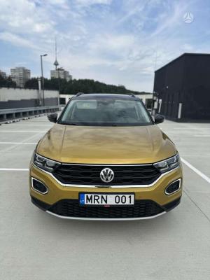 Yellow Volkswagen T-Roc 2019 in Vilnius, with an engine capacity of 1.97 L and mileage of 63 thousand km for 18900 €, photo 4 on AUTOMOTO.COM.LV
