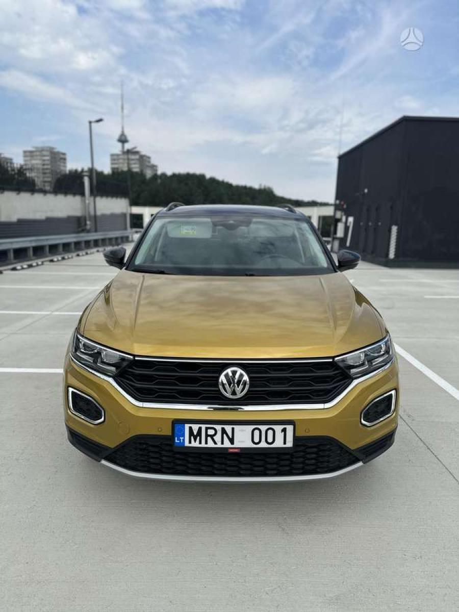 Yellow Volkswagen T-Roc 2019 in Vilnius, with an engine capacity of 1.97 L and mileage of 63 thousand km for 18900 €, photo 4 on AUTOMOTO.COM.LV