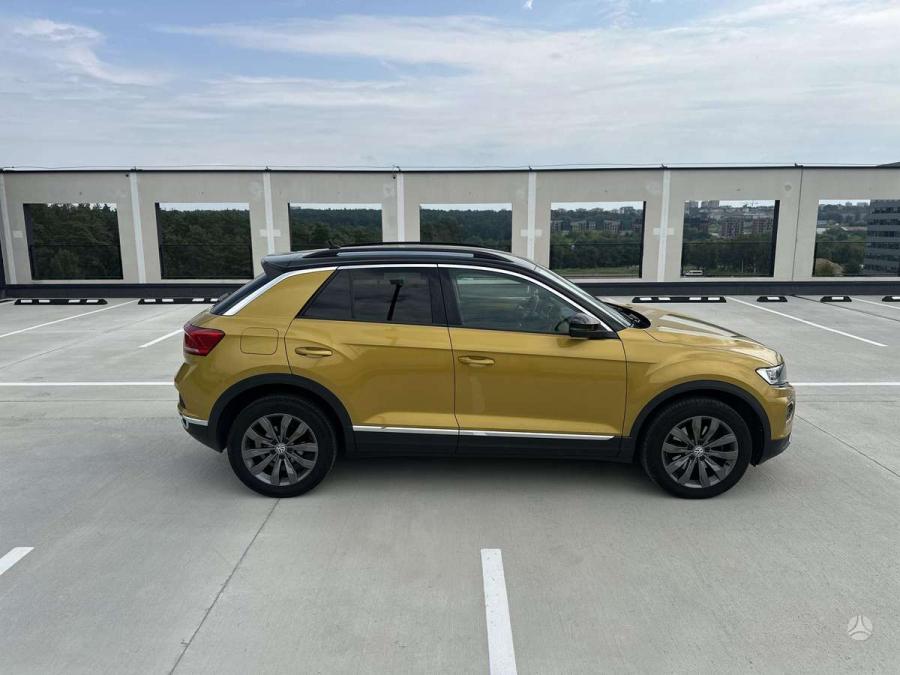 Yellow Volkswagen T-Roc 2019 in Vilnius, with an engine capacity of 1.97 L and mileage of 63 thousand km for 18900 €, photo 5 on AUTOMOTO.COM.LV