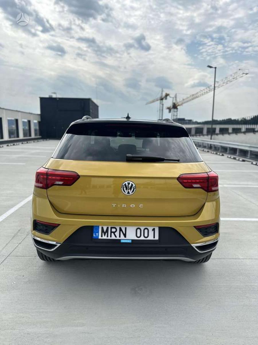 Yellow Volkswagen T-Roc 2019 in Vilnius, with an engine capacity of 1.97 L and mileage of 63 thousand km for 18900 €, photo 8 on AUTOMOTO.COM.LV