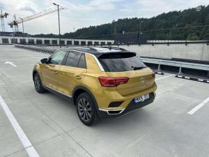 Yellow Volkswagen T-Roc 2019 in Vilnius, with an engine capacity of 1.97 L and mileage of 63 thousand km for 18900 €, photo 9 on AUTOMOTO.COM.LV