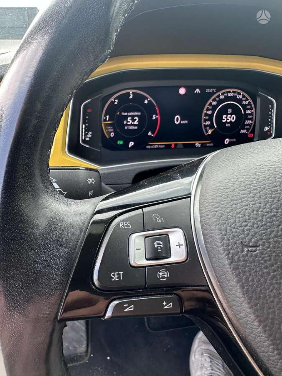 Yellow Volkswagen T-Roc 2019 in Vilnius, with an engine capacity of 1.97 L and mileage of 63 thousand km for 18900 €, photo 12 on AUTOMOTO.COM.LV
