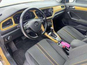 Yellow Volkswagen T-Roc 2019 in Vilnius, with an engine capacity of 1.97 L and mileage of 63 thousand km for 18900 €, photo 14 on AUTOMOTO.COM.LV