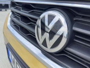 Yellow Volkswagen T-Roc 2019 in Vilnius, with an engine capacity of 1.97 L and mileage of 63 thousand km for 18900 €, photo 22 on AUTOMOTO.COM.LV