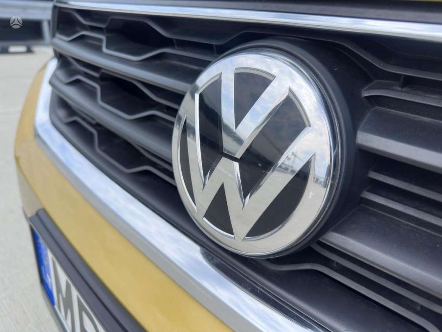 Yellow Volkswagen T-Roc 2019 in Vilnius, with an engine capacity of 1.97 L and mileage of 63 thousand km for 18900 €, photo 22 on AUTOMOTO.COM.LV