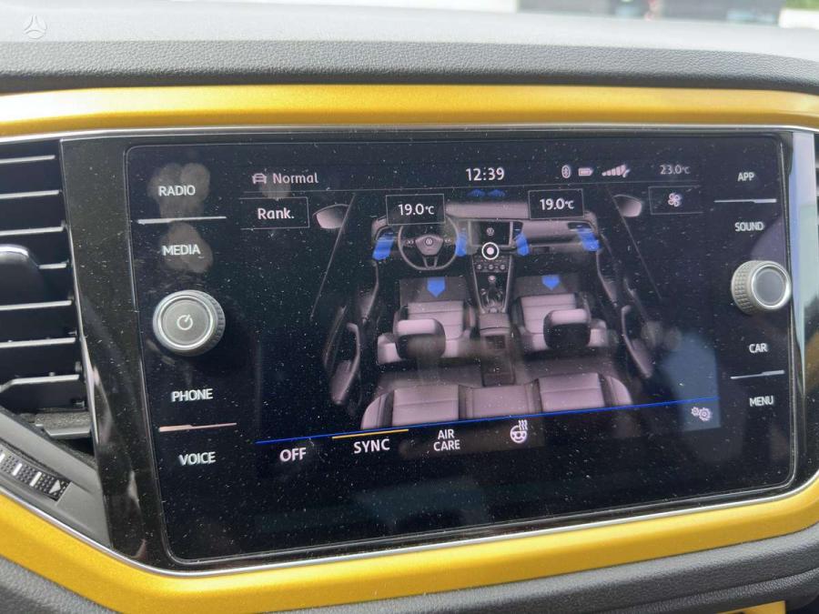 Yellow Volkswagen T-Roc 2019 in Vilnius, with an engine capacity of 1.97 L and mileage of 63 thousand km for 18900 €, photo 25 on AUTOMOTO.COM.LV