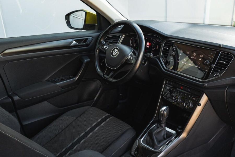 Dzeltens Volkswagen T-Roc 2019 Ventspils, ar dzinēja tilpumu 2.00 L un nobraukumu 90 tūkst. km par 17450 €, foto 15 vietnē AUTOMOTO.COM.LV