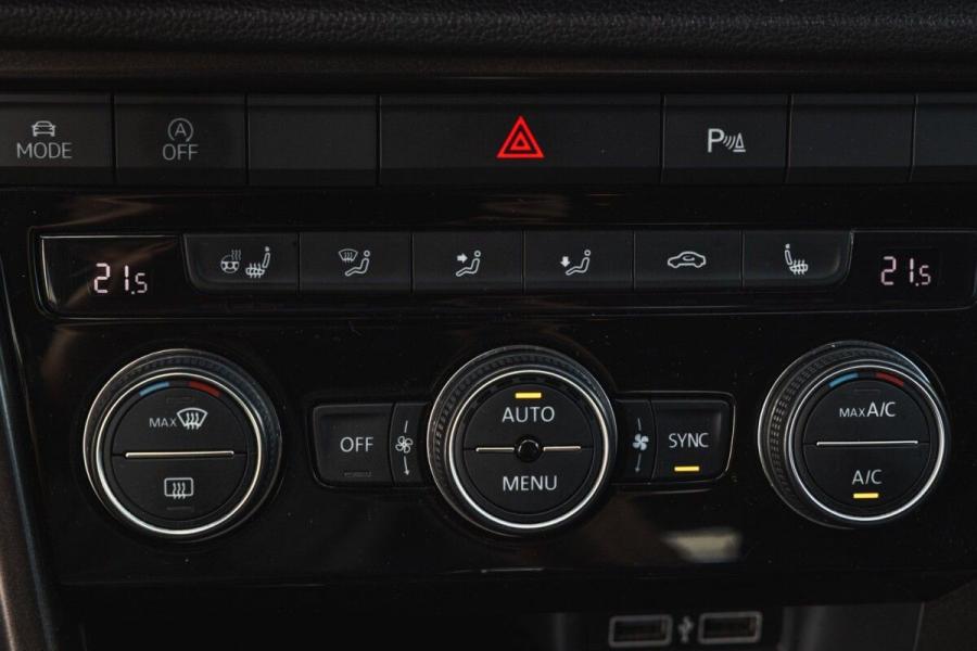 Dzeltens Volkswagen T-Roc 2019 Ventspils, ar dzinēja tilpumu 2.00 L un nobraukumu 90 tūkst. km par 17450 €, foto 27 vietnē AUTOMOTO.COM.LV