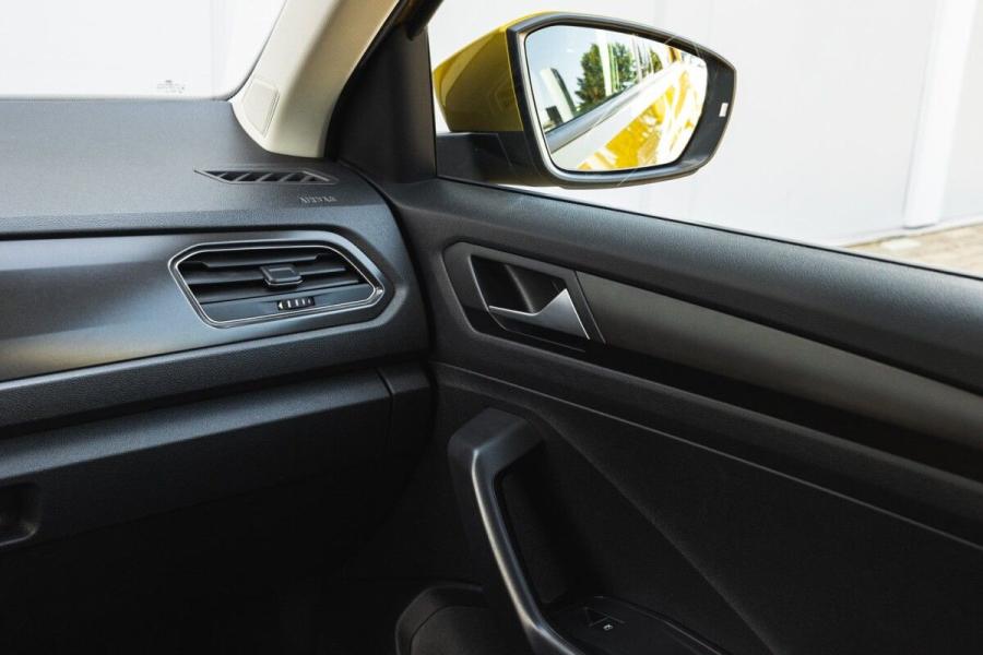 Dzeltens Volkswagen T-Roc 2019 Ventspils, ar dzinēja tilpumu 2.00 L un nobraukumu 90 tūkst. km par 17450 €, foto 29 vietnē AUTOMOTO.COM.LV