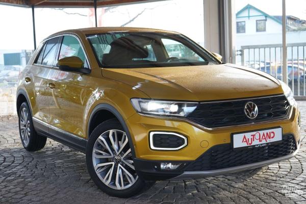 Yellow Volkswagen T-Roc 2021 in Kaunas, with an engine capacity of 1.00 L and mileage of 22 thousand km for 23935 €, photo 6 on AUTOMOTO.COM.LV