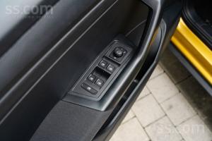 Yellow Volkswagen T-Roc 2021 in Riga, with an engine capacity of 1.00 L and mileage of 76 thousand km for 13950 €, photo 9 on AUTOMOTO.COM.LV