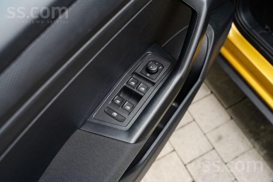 Yellow Volkswagen T-Roc 2021 in Riga, with an engine capacity of 1.00 L and mileage of 76 thousand km for 13950 €, photo 9 on AUTOMOTO.COM.LV