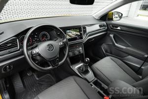 Yellow Volkswagen T-Roc 2021 in Riga, with an engine capacity of 1.00 L and mileage of 76 thousand km for 13950 €, photo 10 on AUTOMOTO.COM.LV