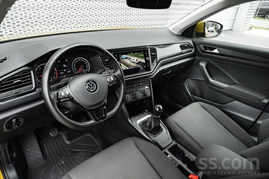 Yellow Volkswagen T-Roc 2021 in Riga, with an engine capacity of 1.00 L and mileage of 76 thousand km for 13950 €, photo 10 on AUTOMOTO.COM.LV