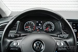 Yellow Volkswagen T-Roc 2021 in Riga, with an engine capacity of 1.00 L and mileage of 76 thousand km for 13950 €, photo 11 on AUTOMOTO.COM.LV