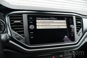Yellow Volkswagen T-Roc 2021 in Riga, with an engine capacity of 1.00 L and mileage of 76 thousand km for 13950 €, photo 15 on AUTOMOTO.COM.LV