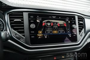 Yellow Volkswagen T-Roc 2021 in Riga, with an engine capacity of 1.00 L and mileage of 76 thousand km for 13950 €, photo 17 on AUTOMOTO.COM.LV