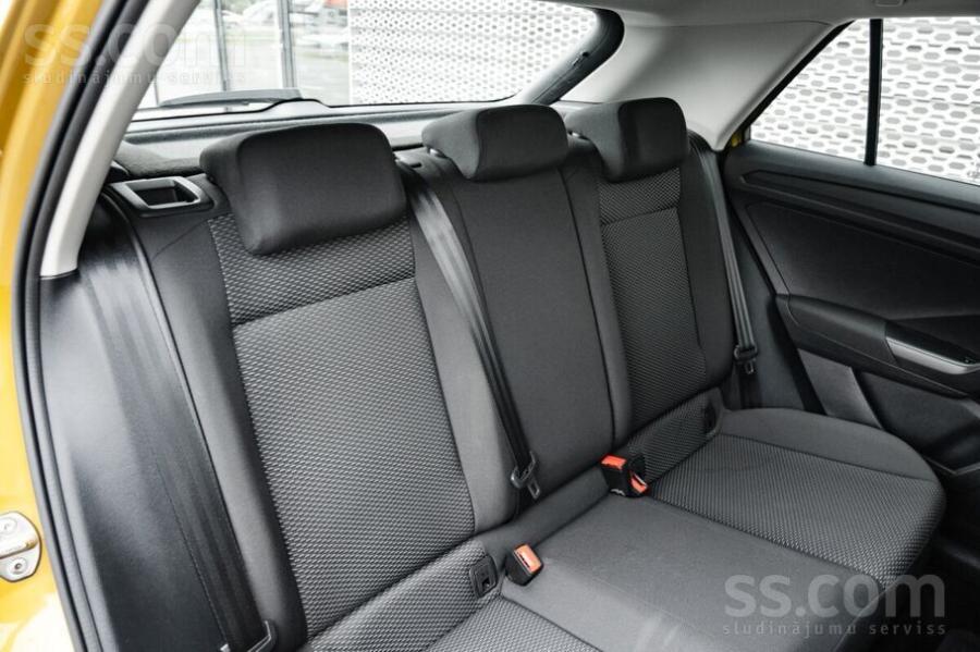 Yellow Volkswagen T-Roc 2021 in Riga, with an engine capacity of 1.00 L and mileage of 76 thousand km for 13950 €, photo 20 on AUTOMOTO.COM.LV
