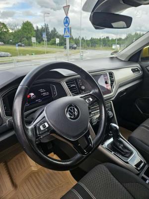 Yellow Volkswagen T-Roc 2021 in Vilnius, with an engine capacity of 1.50 L and mileage of 88 thousand km for 19990 €, photo 4 on AUTOMOTO.COM.LV
