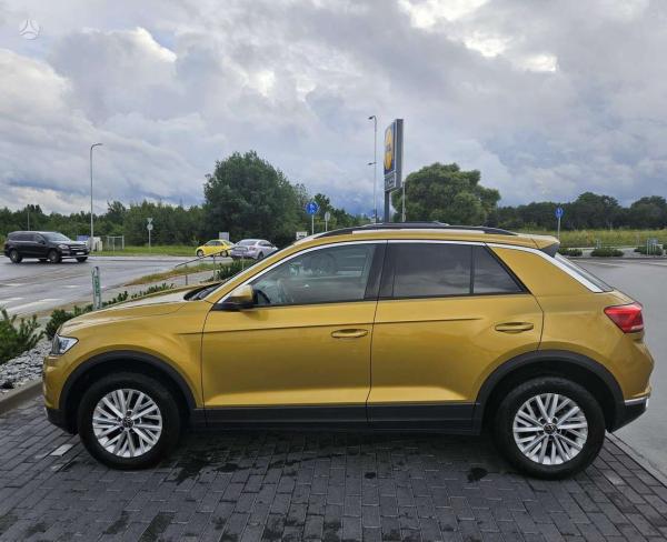Yellow Volkswagen T-Roc 2021 in Vilnius, with an engine capacity of 1.50 L and mileage of 88 thousand km for 19990 €, photo 5 on AUTOMOTO.COM.LV