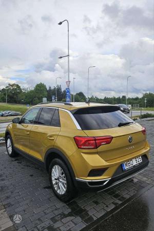 Yellow Volkswagen T-Roc 2021 in Vilnius, with an engine capacity of 1.50 L and mileage of 88 thousand km for 19990 €, photo 8 on AUTOMOTO.COM.LV