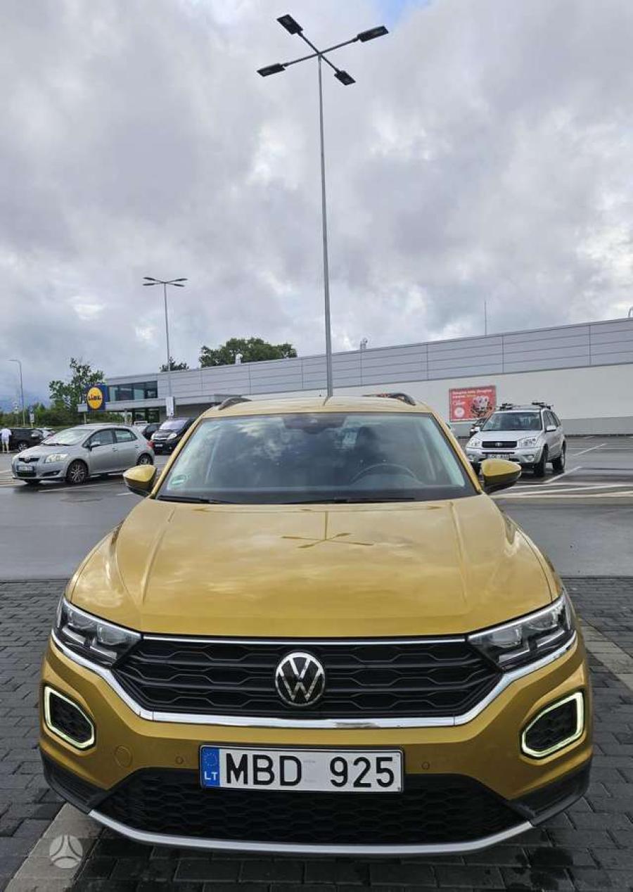 Yellow Volkswagen T-Roc 2021 in Vilnius, with an engine capacity of 1.50 L and mileage of 88 thousand km for 19990 €, photo 10 on AUTOMOTO.COM.LV