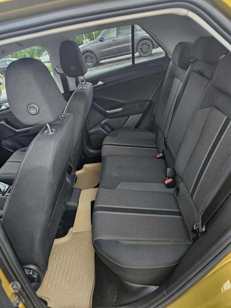 Yellow Volkswagen T-Roc 2021 in Vilnius, with an engine capacity of 1.50 L and mileage of 88 thousand km for 19990 €, photo 13 on AUTOMOTO.COM.LV