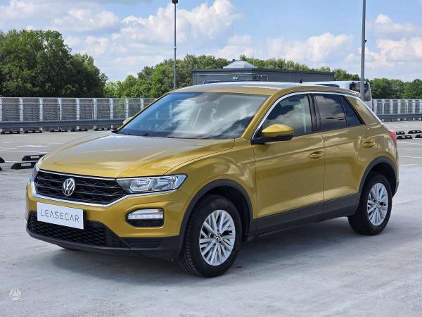 Dzeltens Volkswagen T-Roc 2021 Viļņa, ar dzinēja tilpumu 1.00 L un nobraukumu 82 tūkst. km par 14800 €, foto 1 vietnē AUTOMOTO.COM.LV