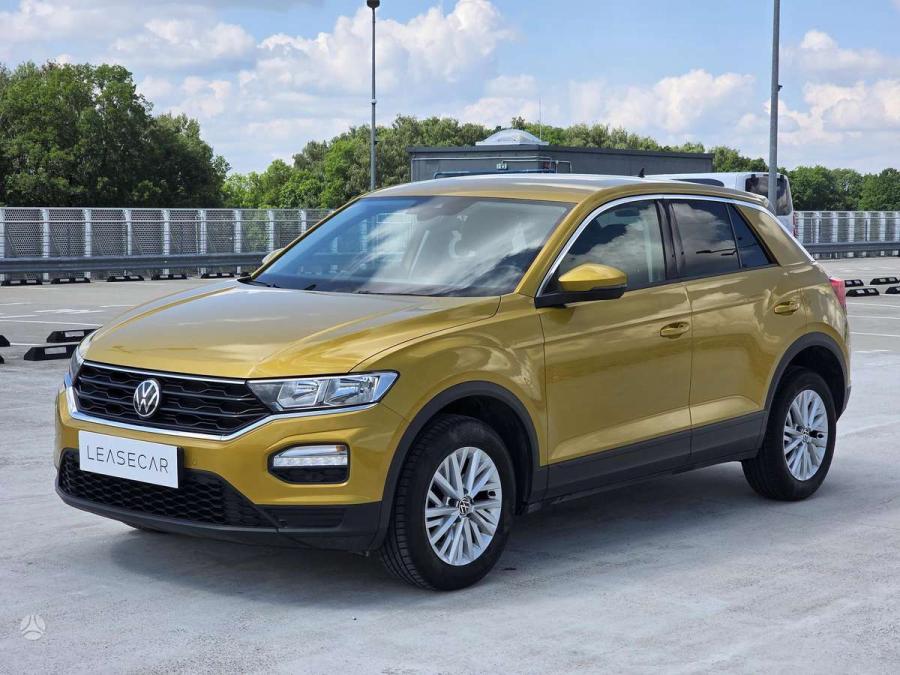 Yellow Volkswagen T-Roc 2021 in Vilnius, with an engine capacity of 1.00 L and mileage of 82 thousand km for 14800 €, photo 1 on AUTOMOTO.COM.LV