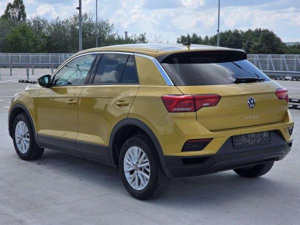 Dzeltens Volkswagen T-Roc 2021 Viļņa, ar dzinēja tilpumu 1.00 L un nobraukumu 82 tūkst. km par 14800 €, foto 4 vietnē AUTOMOTO.COM.LV