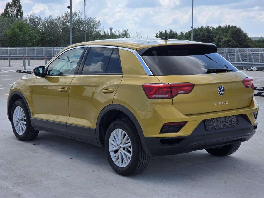Yellow Volkswagen T-Roc 2021 in Vilnius, with an engine capacity of 1.00 L and mileage of 82 thousand km for 14800 €, photo 5 on AUTOMOTO.COM.LV